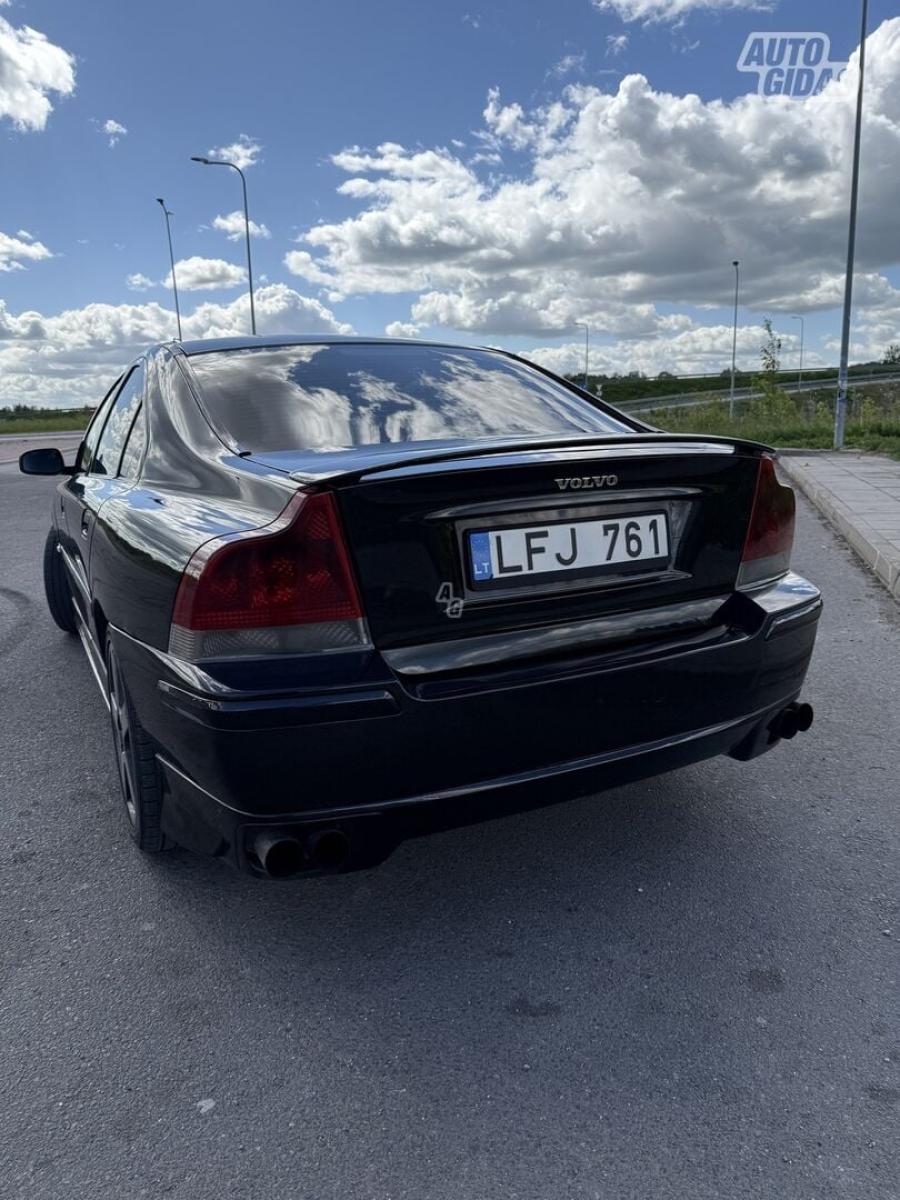 Black Volvo S60 2005 in Panevezys, with an engine capacity of 2.40 L and mileage of 398 thousand km for 3200 €, photo 10 on AUTOMOTO.COM.LV