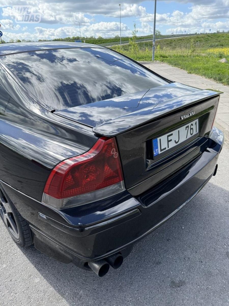 Black Volvo S60 2005 in Panevezys, with an engine capacity of 2.40 L and mileage of 398 thousand km for 3200 €, photo 11 on AUTOMOTO.COM.LV