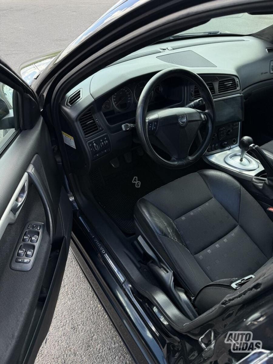 Black Volvo S60 2005 in Panevezys, with an engine capacity of 2.40 L and mileage of 398 thousand km for 3200 €, photo 12 on AUTOMOTO.COM.LV