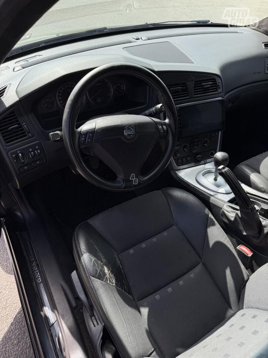 Black Volvo S60 2005 in Panevezys, with an engine capacity of 2.40 L and mileage of 398 thousand km for 3200 €, photo 13 on AUTOMOTO.COM.LV