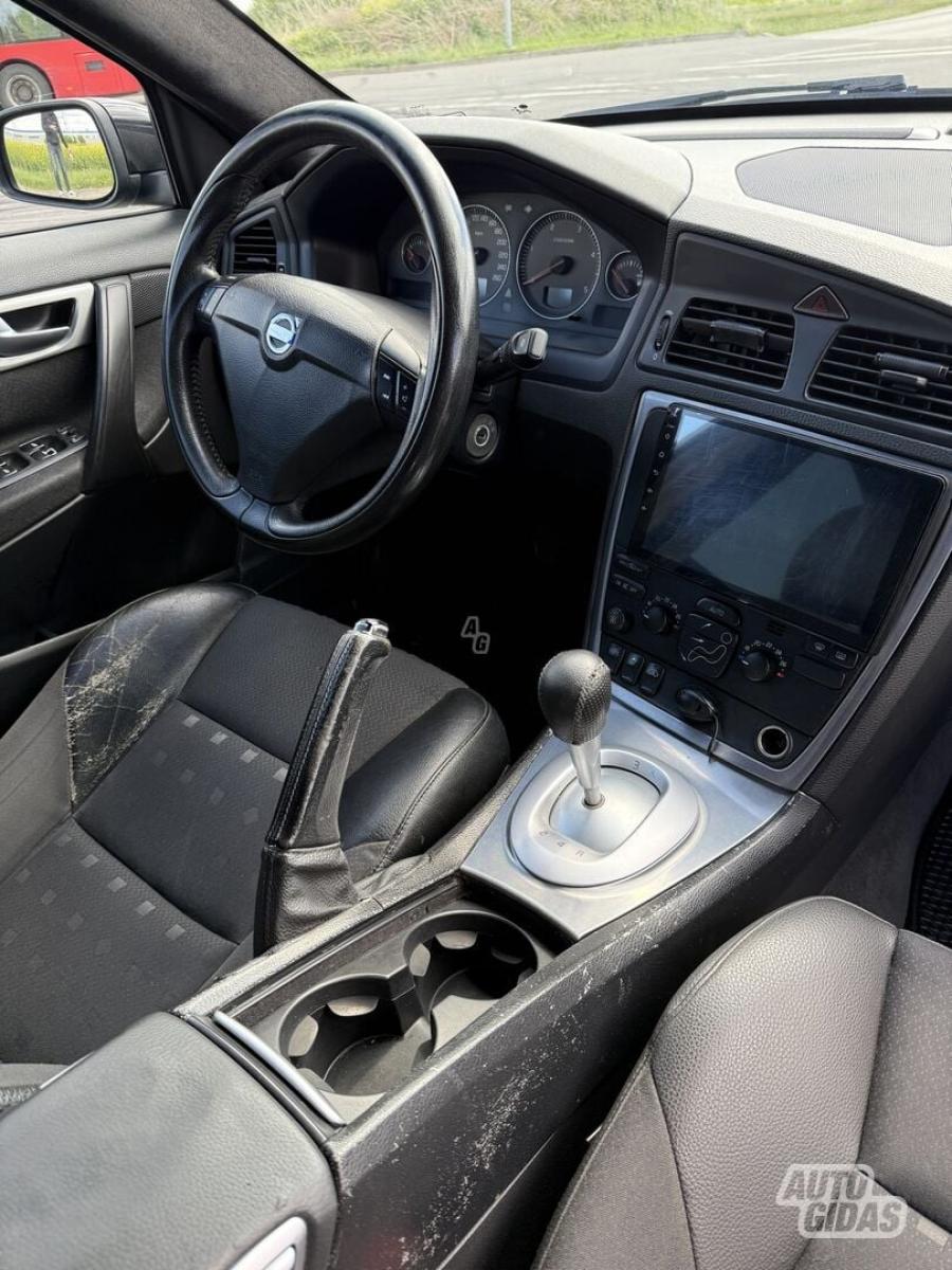 Black Volvo S60 2005 in Panevezys, with an engine capacity of 2.40 L and mileage of 398 thousand km for 3200 €, photo 14 on AUTOMOTO.COM.LV
