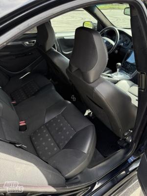 Black Volvo S60 2005 in Panevezys, with an engine capacity of 2.40 L and mileage of 398 thousand km for 3200 €, photo 16 on AUTOMOTO.COM.LV