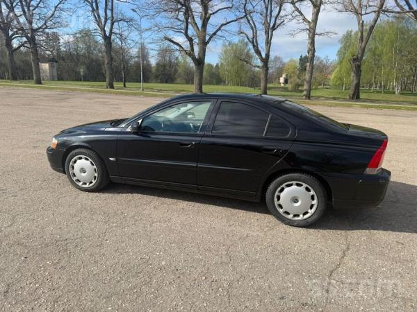 Melns Volvo S60 2005 Valmiera, ar dzinēja tilpumu 2.50 L un nobraukumu 337 tūkst. km par 1500 €, foto 1 vietnē AUTOMOTO.COM.LV