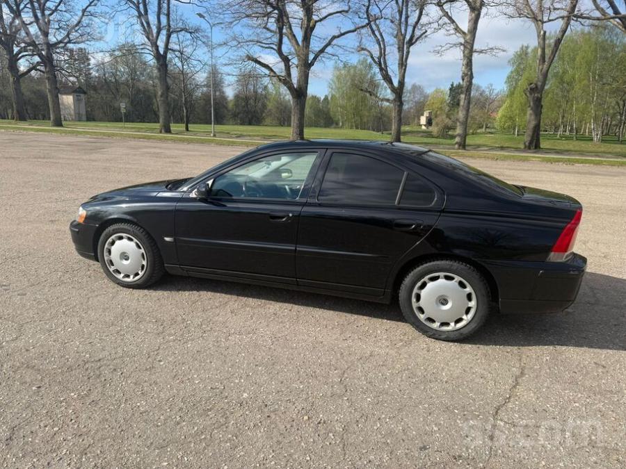 Melns Volvo S60 2005 Valmiera, ar dzinēja tilpumu 2.50 L un nobraukumu 337 tūkst. km par 1500 €, foto 1 vietnē AUTOMOTO.COM.LV