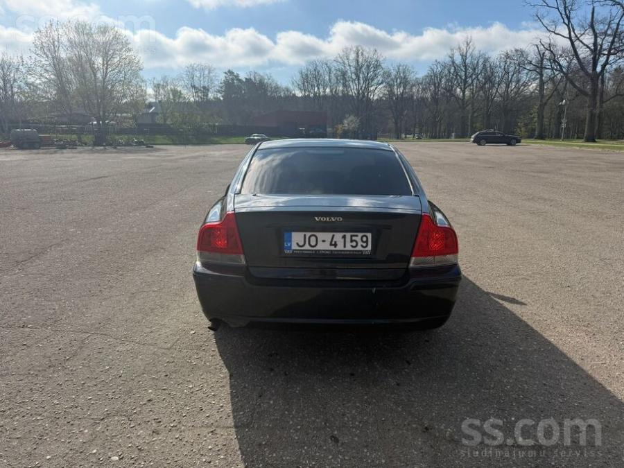 Melns Volvo S60 2005 Valmiera, ar dzinēja tilpumu 2.50 L un nobraukumu 337 tūkst. km par 1500 €, foto 3 vietnē AUTOMOTO.COM.LV