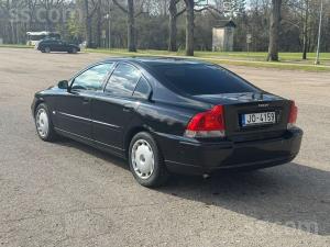 Melns Volvo S60 2005 Valmiera, ar dzinēja tilpumu 2.50 L un nobraukumu 337 tūkst. km par 1500 €, foto 9 vietnē AUTOMOTO.COM.LV