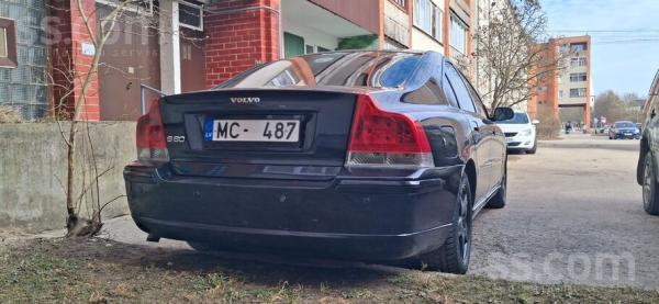Melns Volvo S60 2005 Preiļi, ar dzinēja tilpumu 2.40 L un nobraukumu 371 tūkst. km par 2750 €, foto 3 vietnē AUTOMOTO.COM.LV