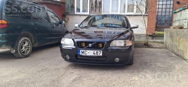 Melns Volvo S60 2005 Preiļi, ar dzinēja tilpumu 2.40 L un nobraukumu 371 tūkst. km par 2750 €, foto 6 vietnē AUTOMOTO.COM.LV