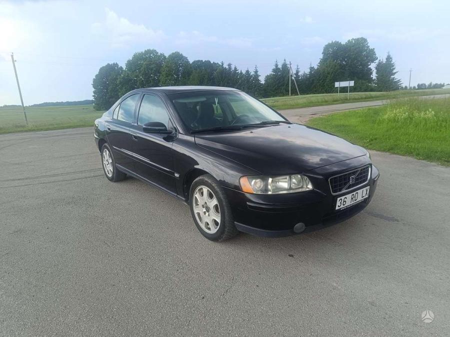 Black Volvo S60 2005 in Kaunas, with an engine capacity of 2.44 L and mileage of 278 thousand km for 1550 €, photo 3 on AUTOMOTO.COM.LV
