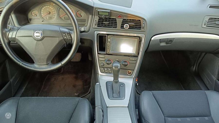 Black Volvo S60 2005 in Kaunas, with an engine capacity of 2.44 L and mileage of 278 thousand km for 1550 €, photo 8 on AUTOMOTO.COM.LV
