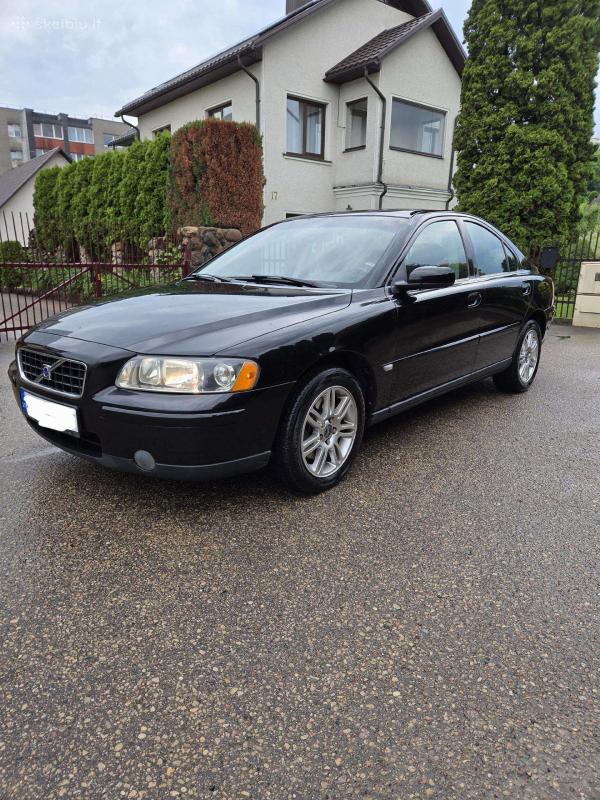 Melns Volvo S60 2005 Jonava, ar dzinēja tilpumu 2.40 L un nobraukumu 332 tūkst. km par 1600 €, foto 1 vietnē AUTOMOTO.COM.LV