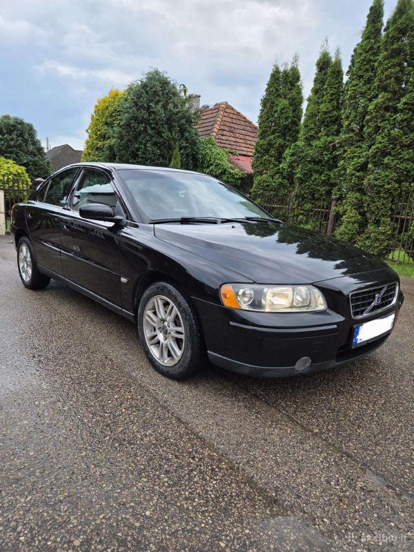 Melns Volvo S60 2005 Jonava, ar dzinēja tilpumu 2.40 L un nobraukumu 332 tūkst. km par 1600 €, foto 2 vietnē AUTOMOTO.COM.LV