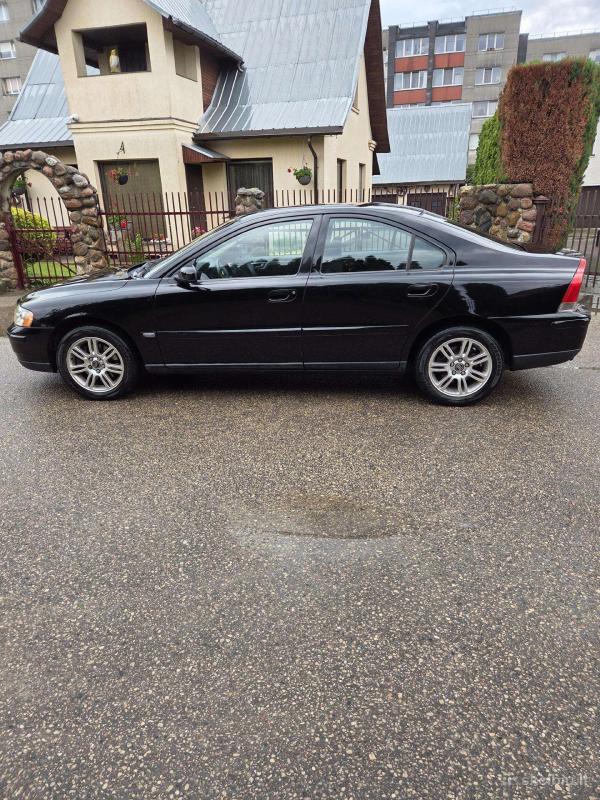Melns Volvo S60 2005 Jonava, ar dzinēja tilpumu 2.40 L un nobraukumu 332 tūkst. km par 1600 €, foto 4 vietnē AUTOMOTO.COM.LV