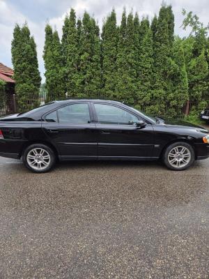 Black Volvo S60 2005 in Jonava, with an engine capacity of 2.40 L and mileage of 332 thousand km for 1600 €, photo 6 on AUTOMOTO.COM.LV