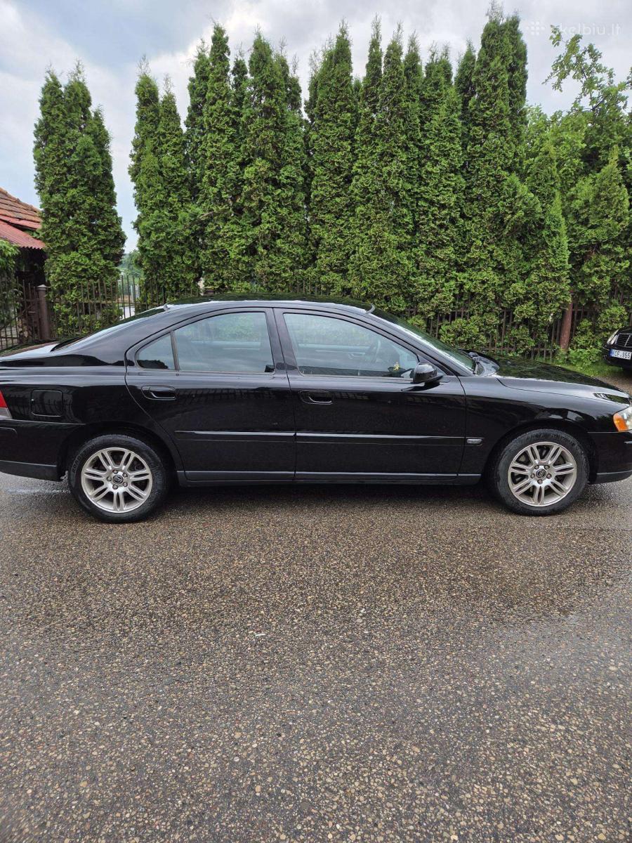 Black Volvo S60 2005 in Jonava, with an engine capacity of 2.40 L and mileage of 332 thousand km for 1600 €, photo 6 on AUTOMOTO.COM.LV