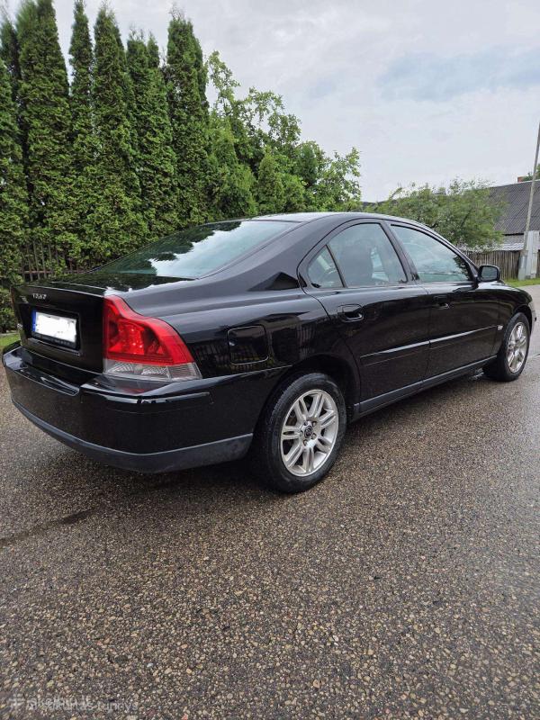 Melns Volvo S60 2005 Jonava, ar dzinēja tilpumu 2.40 L un nobraukumu 332 tūkst. km par 1600 €, foto 6 vietnē AUTOMOTO.COM.LV