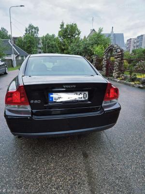 Black Volvo S60 2005 in Jonava, with an engine capacity of 2.40 L and mileage of 332 thousand km for 1600 €, photo 8 on AUTOMOTO.COM.LV