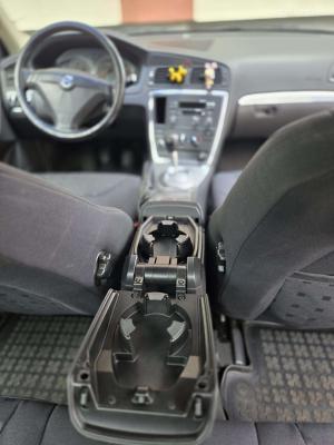 Black Volvo S60 2005 in Jonava, with an engine capacity of 2.40 L and mileage of 332 thousand km for 1600 €, photo 9 on AUTOMOTO.COM.LV