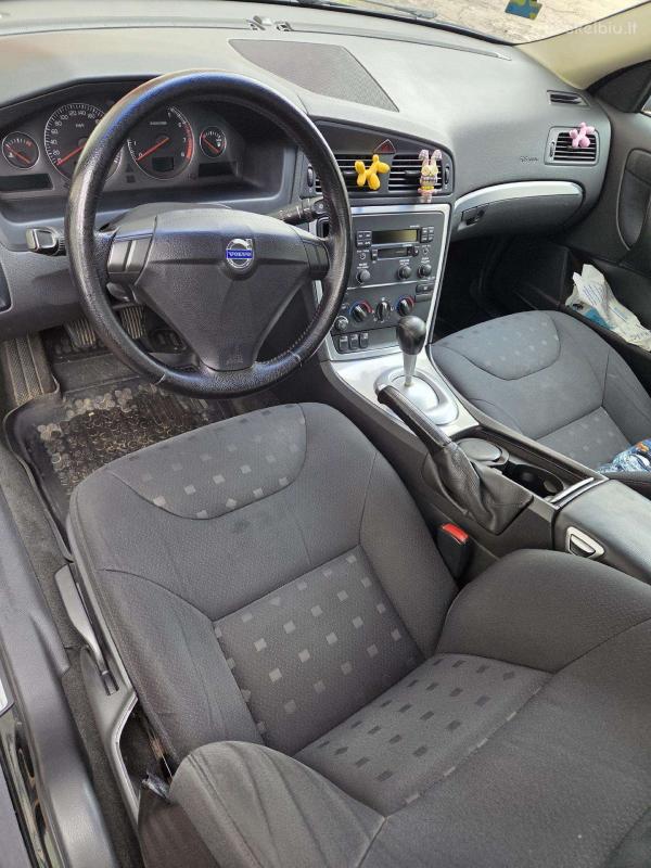 Melns Volvo S60 2005 Jonava, ar dzinēja tilpumu 2.40 L un nobraukumu 332 tūkst. km par 1600 €, foto 9 vietnē AUTOMOTO.COM.LV