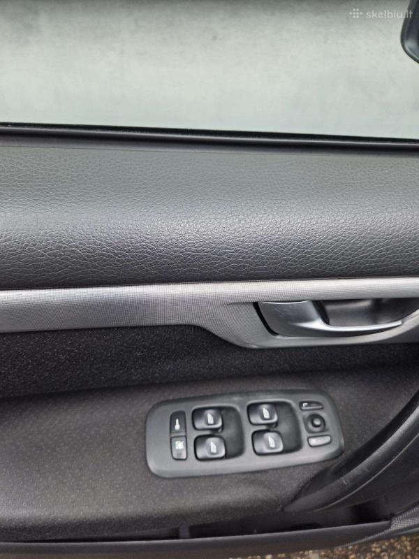 Melns Volvo S60 2005 Jonava, ar dzinēja tilpumu 2.40 L un nobraukumu 332 tūkst. km par 1600 €, foto 10 vietnē AUTOMOTO.COM.LV