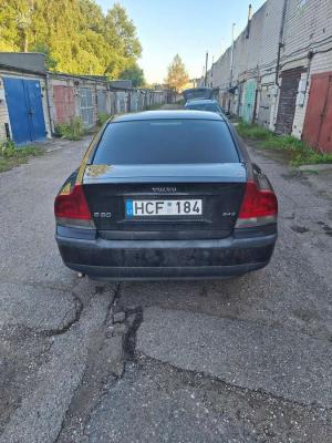Черный Вольво С60 2005 в Утена, объемом двигателя 2.50 л и пробегом 330 тыс. км за 500 €, фото 3 на AUTOMOTO.COM.LV