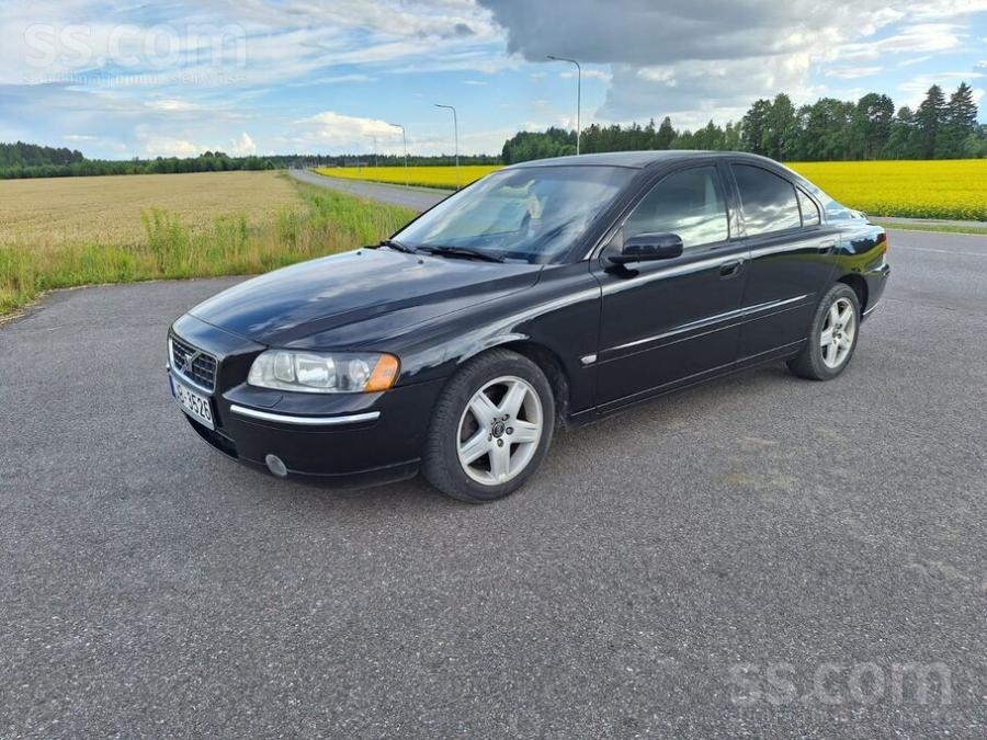 Melns Volvo S60 2005 Rīga, ar dzinēja tilpumu 2.40 L un nobraukumu 345 tūkst. km par 1850 €, foto 1 vietnē AUTOMOTO.COM.LV