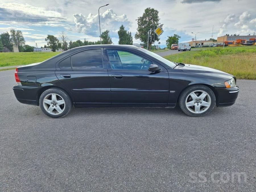 Melns Volvo S60 2005 Rīga, ar dzinēja tilpumu 2.40 L un nobraukumu 345 tūkst. km par 1850 €, foto 5 vietnē AUTOMOTO.COM.LV