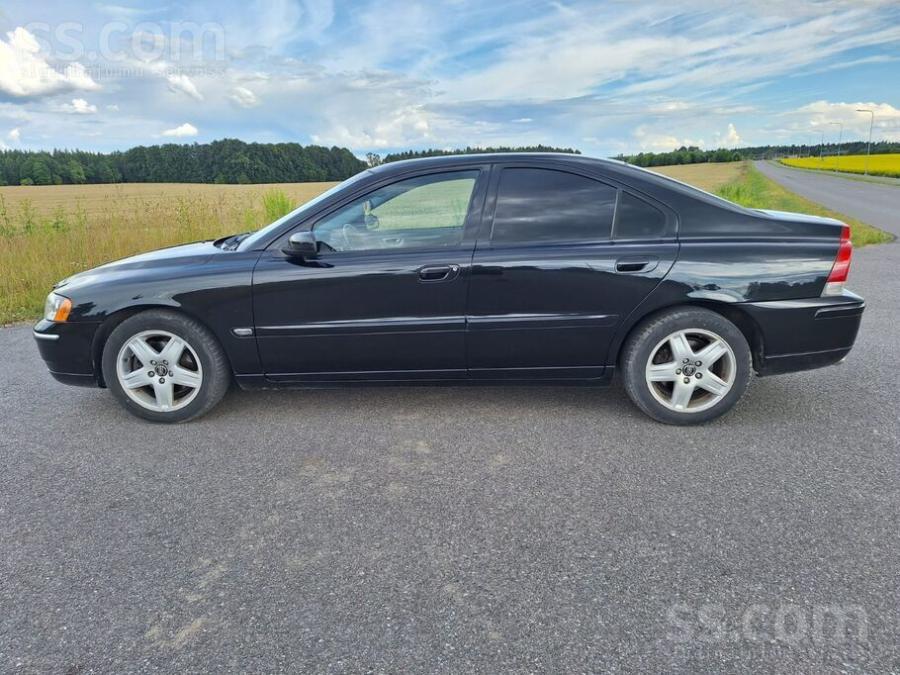 Melns Volvo S60 2005 Rīga, ar dzinēja tilpumu 2.40 L un nobraukumu 345 tūkst. km par 1850 €, foto 9 vietnē AUTOMOTO.COM.LV