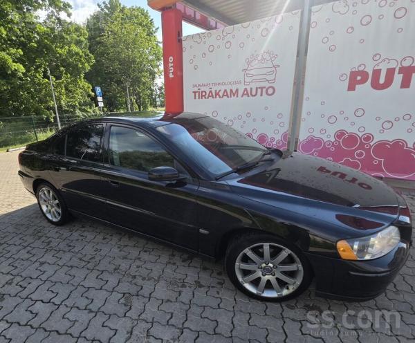 Melns Volvo S60 2005 Talsi, ar dzinēja tilpumu 2.40 L un nobraukumu 360 tūkst. km par 1890 €, foto 1 vietnē AUTOMOTO.COM.LV