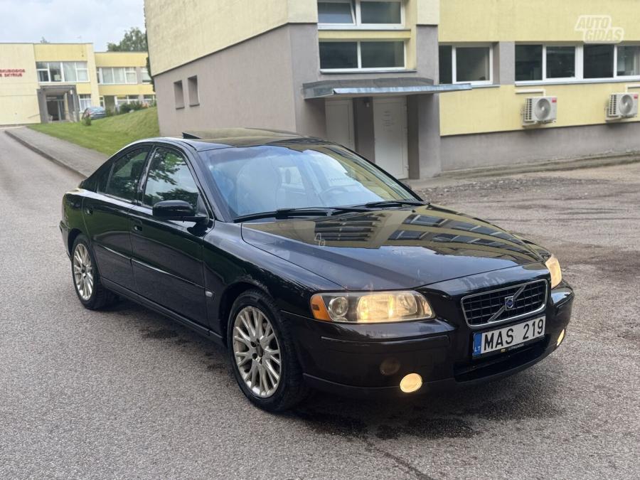 Melns Volvo S60 2005 Šalčininkai, ar dzinēja tilpumu 2.40 L un nobraukumu 0 tūkst. km par 1300 €, foto 3 vietnē AUTOMOTO.COM.LV