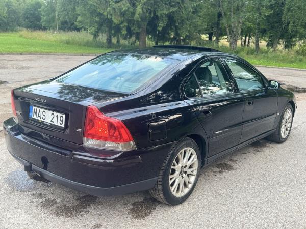 Black Volvo S60 2005 in Salcininkai, with an engine capacity of 2.40 L and mileage of 0 thousand km for 1300 €, photo 4 on AUTOMOTO.COM.LV