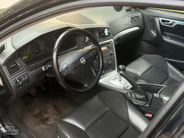 Black Volvo S60 2005 in Salcininkai, with an engine capacity of 2.40 L and mileage of 0 thousand km for 1300 €, photo 6 on AUTOMOTO.COM.LV