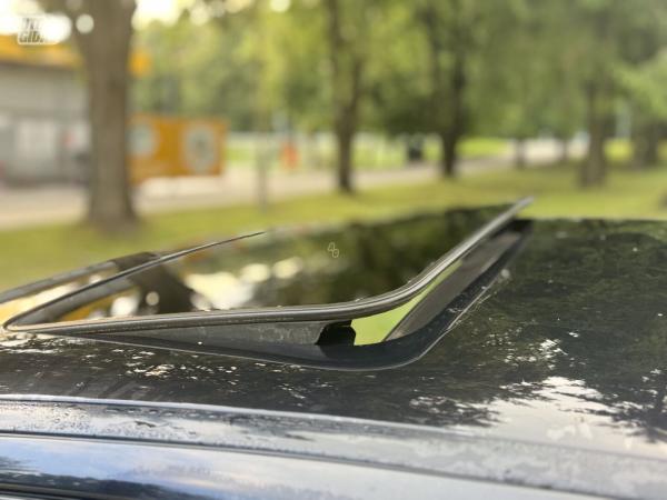 Black Volvo S60 2005 in Salcininkai, with an engine capacity of 2.40 L and mileage of 0 thousand km for 1300 €, photo 9 on AUTOMOTO.COM.LV