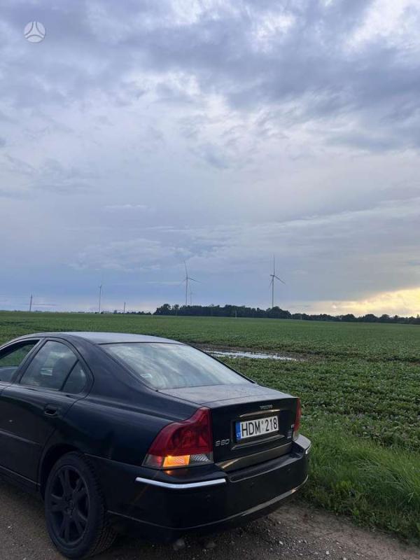 Black Volvo S60 2005 in Kaunas, with an engine capacity of 2.40 L and mileage of 298 thousand km for 850 €, photo 8 on AUTOMOTO.COM.LV