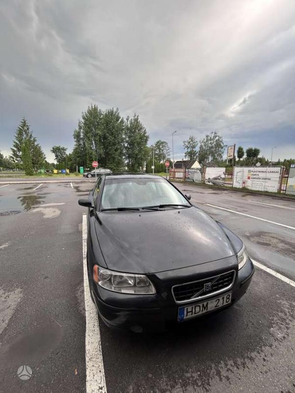 Black Volvo S60 2005 in Kaunas, with an engine capacity of 2.40 L and mileage of 298 thousand km for 850 €, photo 9 on AUTOMOTO.COM.LV