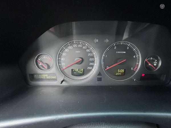Black Volvo S60 2005 in Kaunas, with an engine capacity of 2.40 L and mileage of 298 thousand km for 850 €, photo 10 on AUTOMOTO.COM.LV