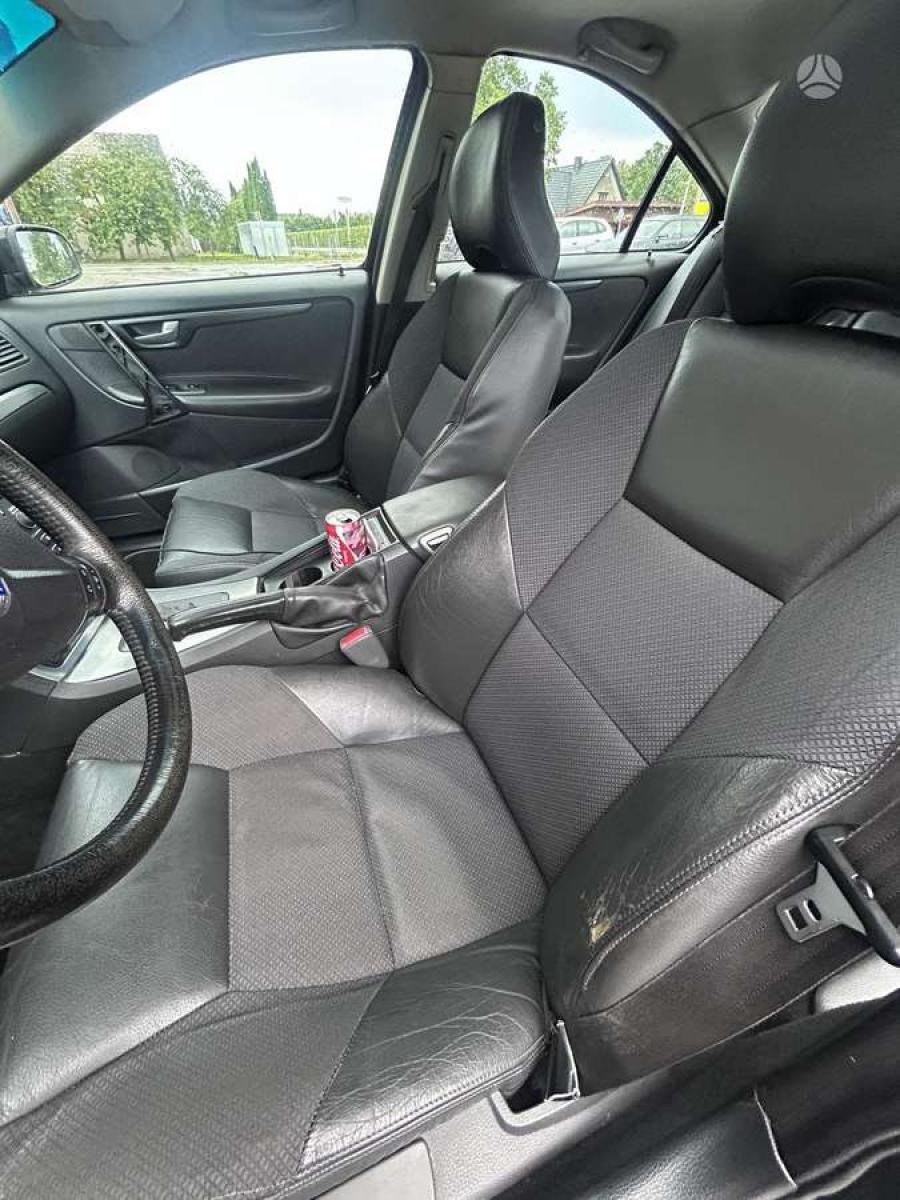 Melns Volvo S60 2005 Kauņa, ar dzinēja tilpumu 2.40 L un nobraukumu 298 tūkst. km par 850 €, foto 4 vietnē AUTOMOTO.COM.LV