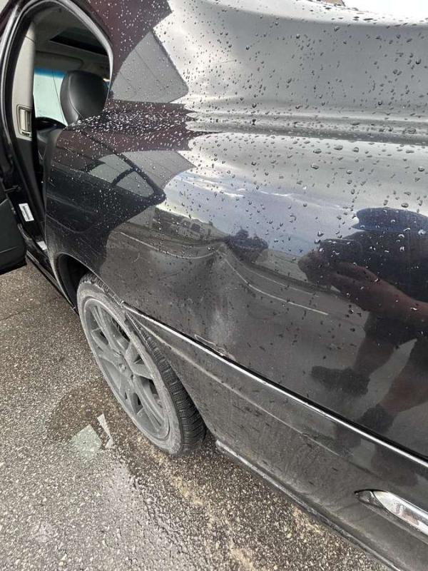 Black Volvo S60 2005 in Kaunas, with an engine capacity of 2.40 L and mileage of 298 thousand km for 850 €, photo 4 on AUTOMOTO.COM.LV