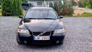 Black Volvo S60 2005 in Cesis, with an engine capacity of 2.40 L and mileage of 436 thousand km for 1700 €, photo 3 on AUTOMOTO.COM.LV
