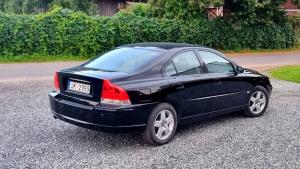 Black Volvo S60 2005 in Cesis, with an engine capacity of 2.40 L and mileage of 436 thousand km for 1700 €, photo 6 on AUTOMOTO.COM.LV