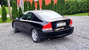 Black Volvo S60 2005 in Cesis, with an engine capacity of 2.40 L and mileage of 436 thousand km for 1700 €, photo 8 on AUTOMOTO.COM.LV