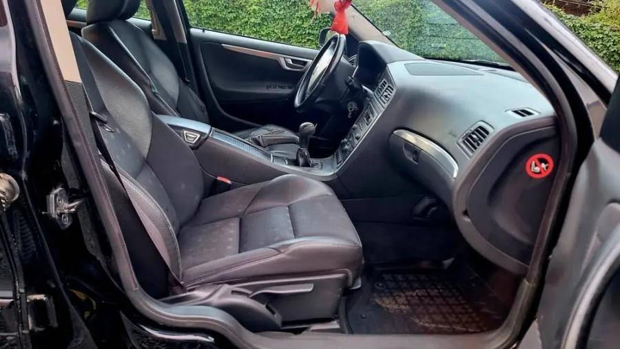 Black Volvo S60 2005 in Cesis, with an engine capacity of 2.40 L and mileage of 436 thousand km for 1700 €, photo 12 on AUTOMOTO.COM.LV
