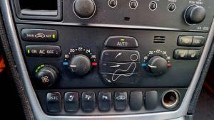Black Volvo S60 2005 in Cesis, with an engine capacity of 2.40 L and mileage of 436 thousand km for 1700 €, photo 15 on AUTOMOTO.COM.LV