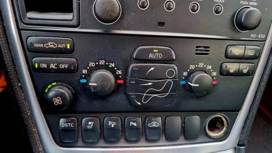 Black Volvo S60 2005 in Cesis, with an engine capacity of 2.40 L and mileage of 436 thousand km for 1700 €, photo 15 on AUTOMOTO.COM.LV