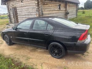 Черный Вольво С60 2005 в Екабпилс, объемом двигателя 2.40 л и пробегом 375 тыс. км за 1700 €, фото 4 на AUTOMOTO.COM.LV