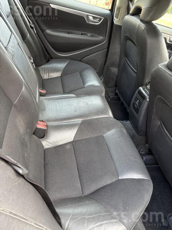 Melns Volvo S60 2005 Jēkabpils, ar dzinēja tilpumu 2.40 L un nobraukumu 375 tūkst. km par 1700 €, foto 7 vietnē AUTOMOTO.COM.LV