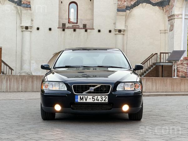 Melns Volvo S60 2005 Rīga, ar dzinēja tilpumu 2.40 L un nobraukumu 266 tūkst. km par 3500 €, foto 2 vietnē AUTOMOTO.COM.LV