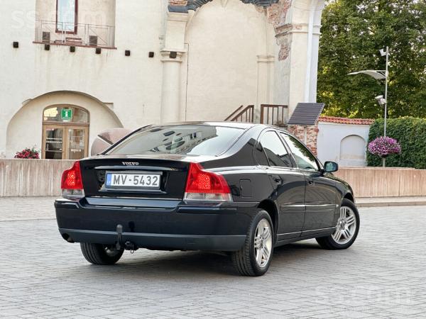 Melns Volvo S60 2005 Rīga, ar dzinēja tilpumu 2.40 L un nobraukumu 266 tūkst. km par 3500 €, foto 4 vietnē AUTOMOTO.COM.LV
