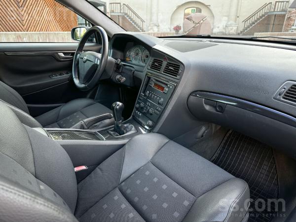 Melns Volvo S60 2005 Rīga, ar dzinēja tilpumu 2.40 L un nobraukumu 266 tūkst. km par 3500 €, foto 8 vietnē AUTOMOTO.COM.LV