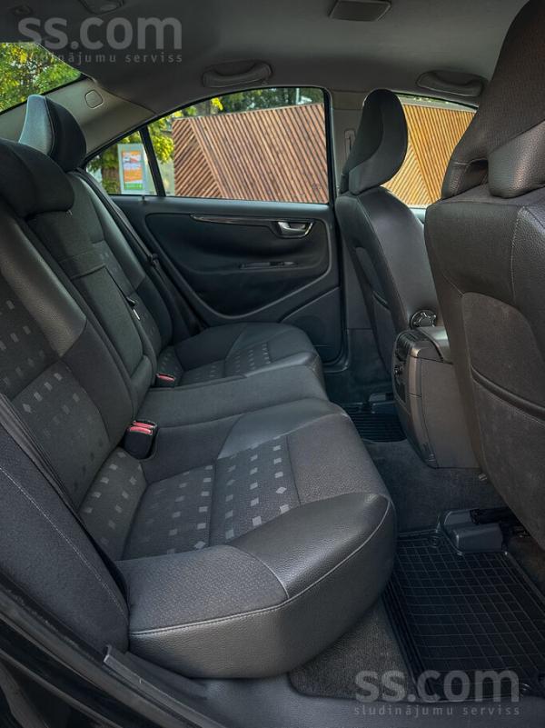 Melns Volvo S60 2005 Rīga, ar dzinēja tilpumu 2.40 L un nobraukumu 266 tūkst. km par 3500 €, foto 10 vietnē AUTOMOTO.COM.LV